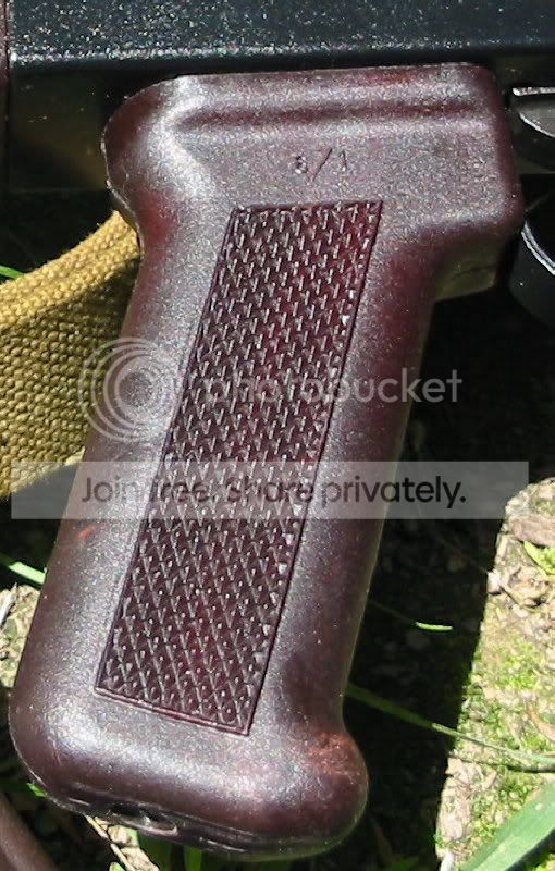 Bakelite and other grips- various -56k unfriendly | AK Rifles